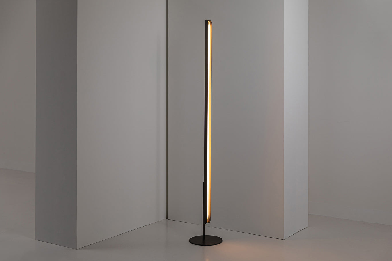 Louey Floor Light Bronze | Jardan AU